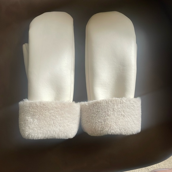 Express | Other | Fuzzy White Mittens | Poshmark
